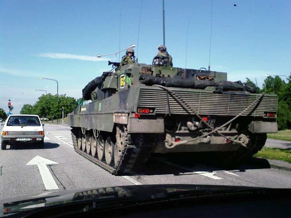 Stridsvagn 122A (and possibly 122B) - misplacement of rear lights ...