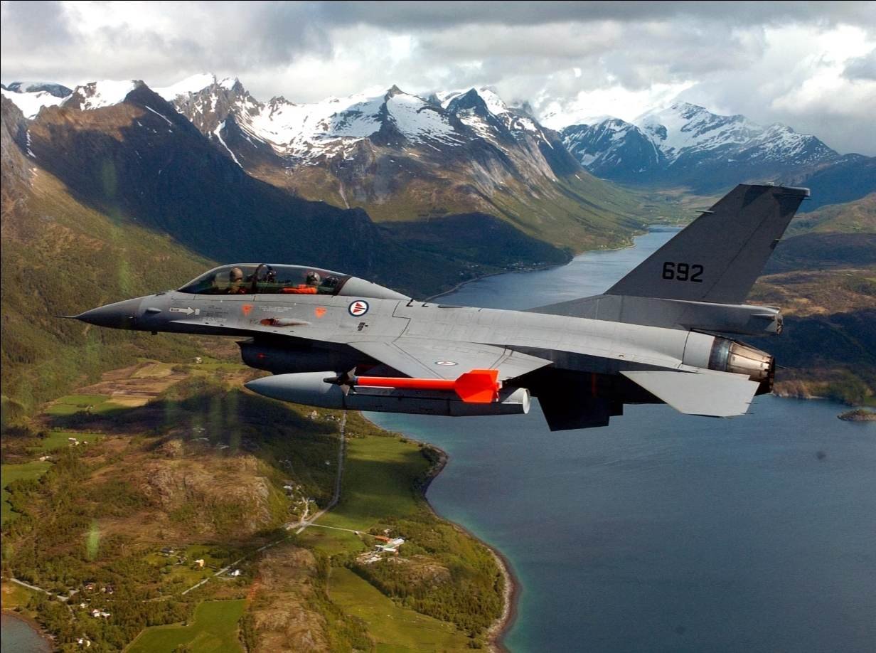 GENERAL DYNAMICS F-16B FIGHTING FALCON,Training fighter, Norway - Other ...